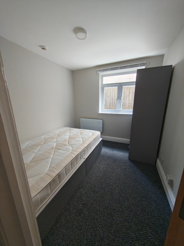 Cardiff - 3 Bed Flat, Colum Road, CF10 - To Rent Now for £1,300.00 p/m