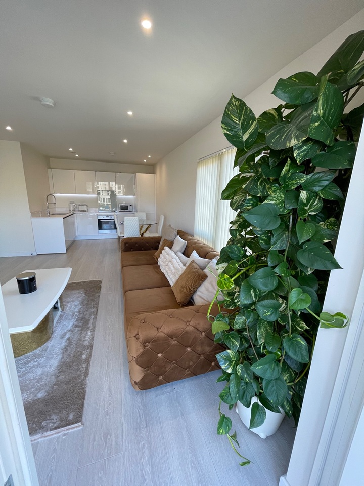 London - 1 Bed Flat, Yarrow Apartments, NW7 - To Rent Now for £1,950.00 p/m
