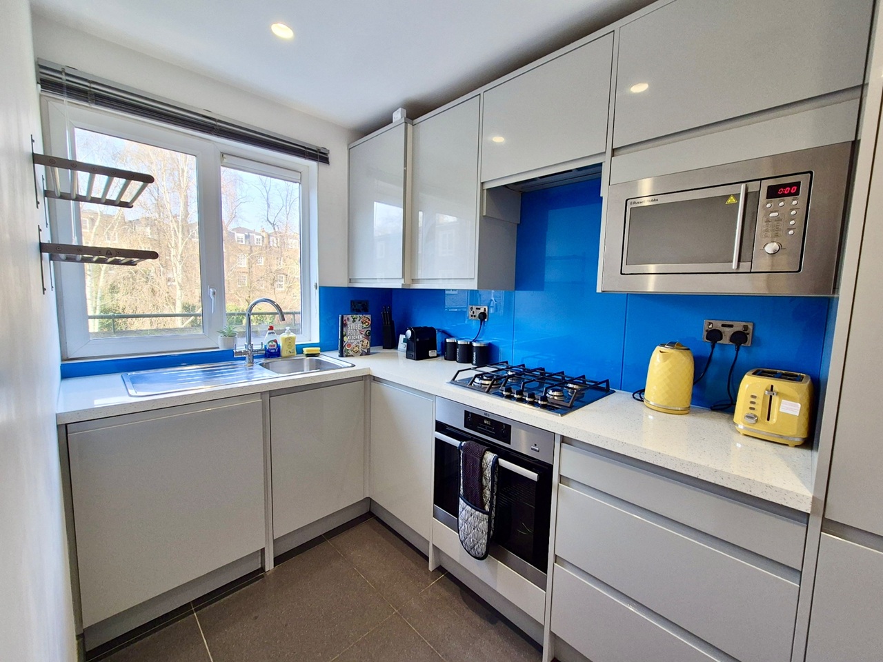 London - 2 Bed Flat, Spriggs House, N1 - To Rent Now for £2,950.00 p/m