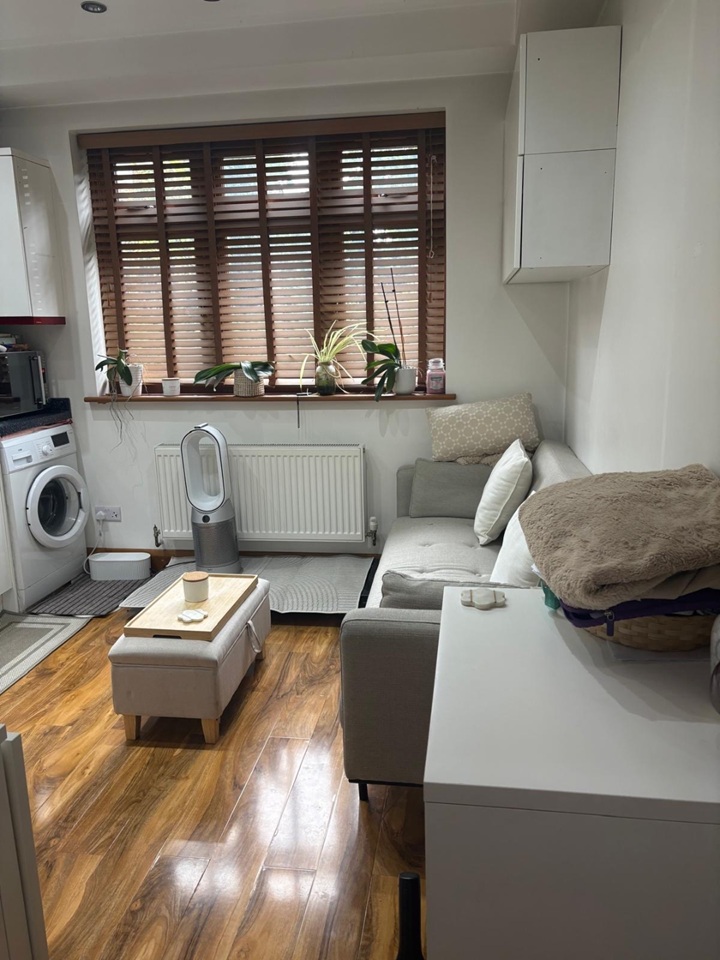 Tottenham - 1 Bed Flat, White Hart Lane, N17 - To Rent Now for £1,300. ...