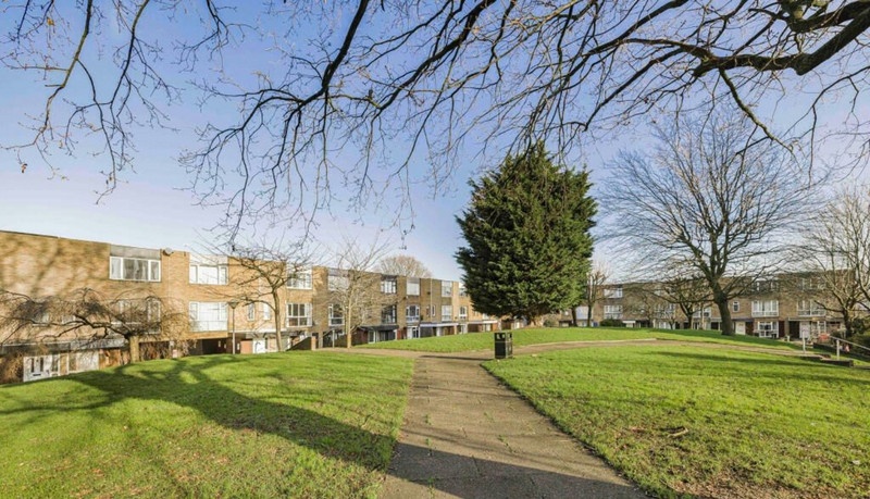 Croydon - 2 Bed Flat, Turnpike Link, CR0 - To Rent Now for £1,900.00 p/m