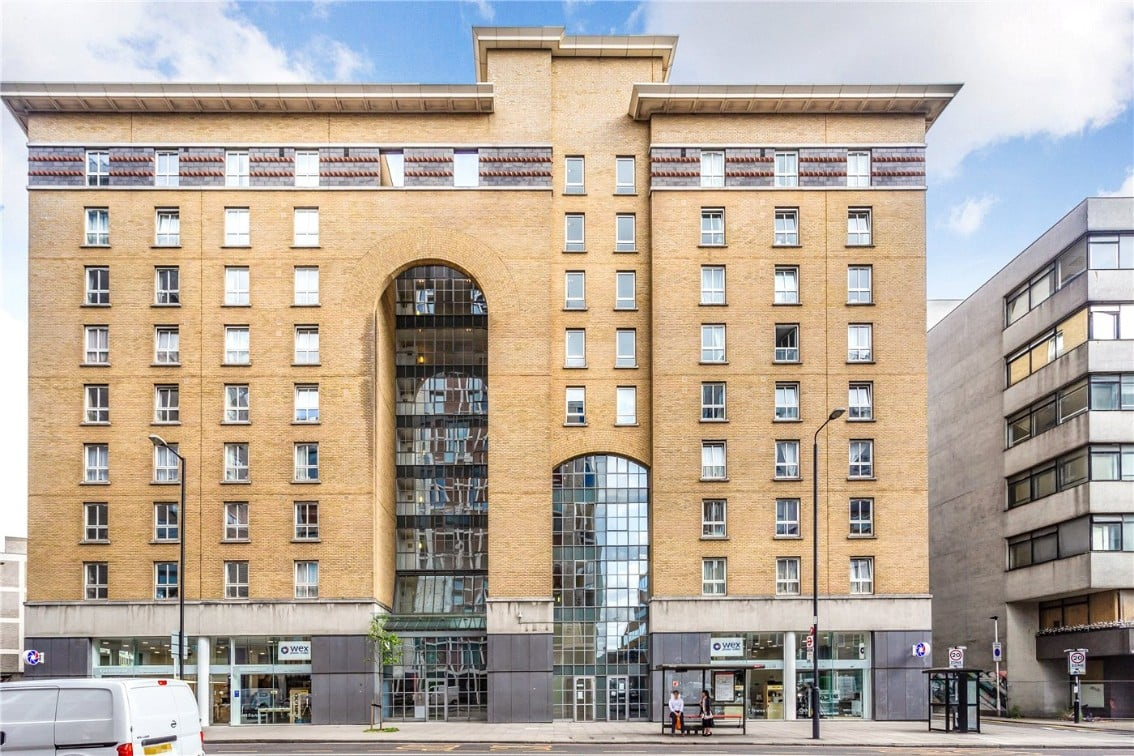 London - 1 Bed Flat, Dryden Building, E1 - To Rent Now for £2,200.00 p/m