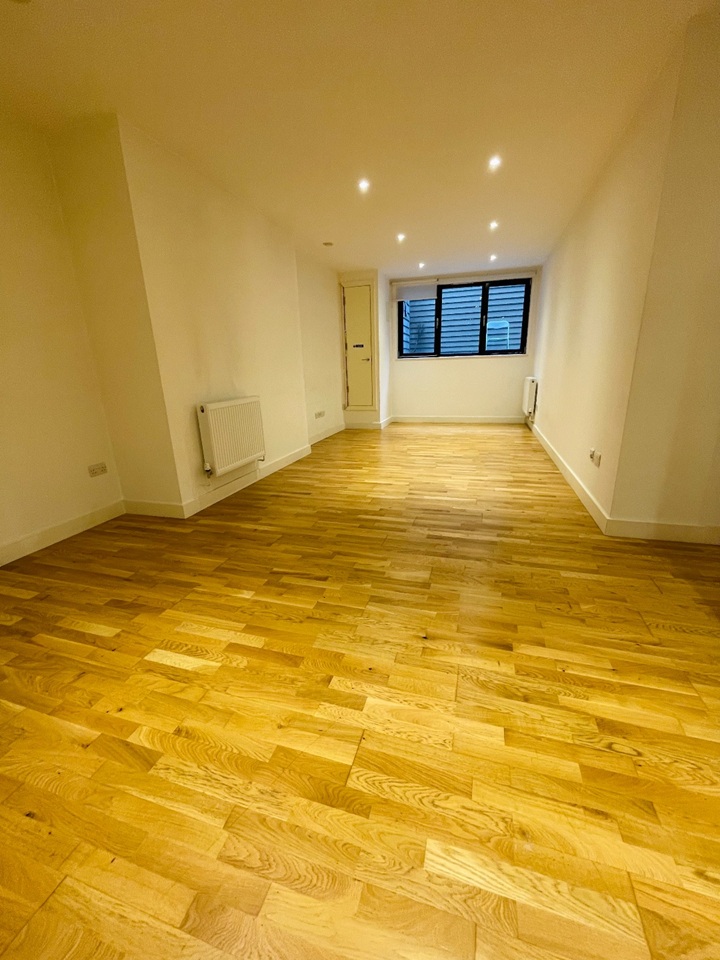 London - 1 Bed Flat, Colne House, E1 - To Rent Now for £1,750.00 p/m