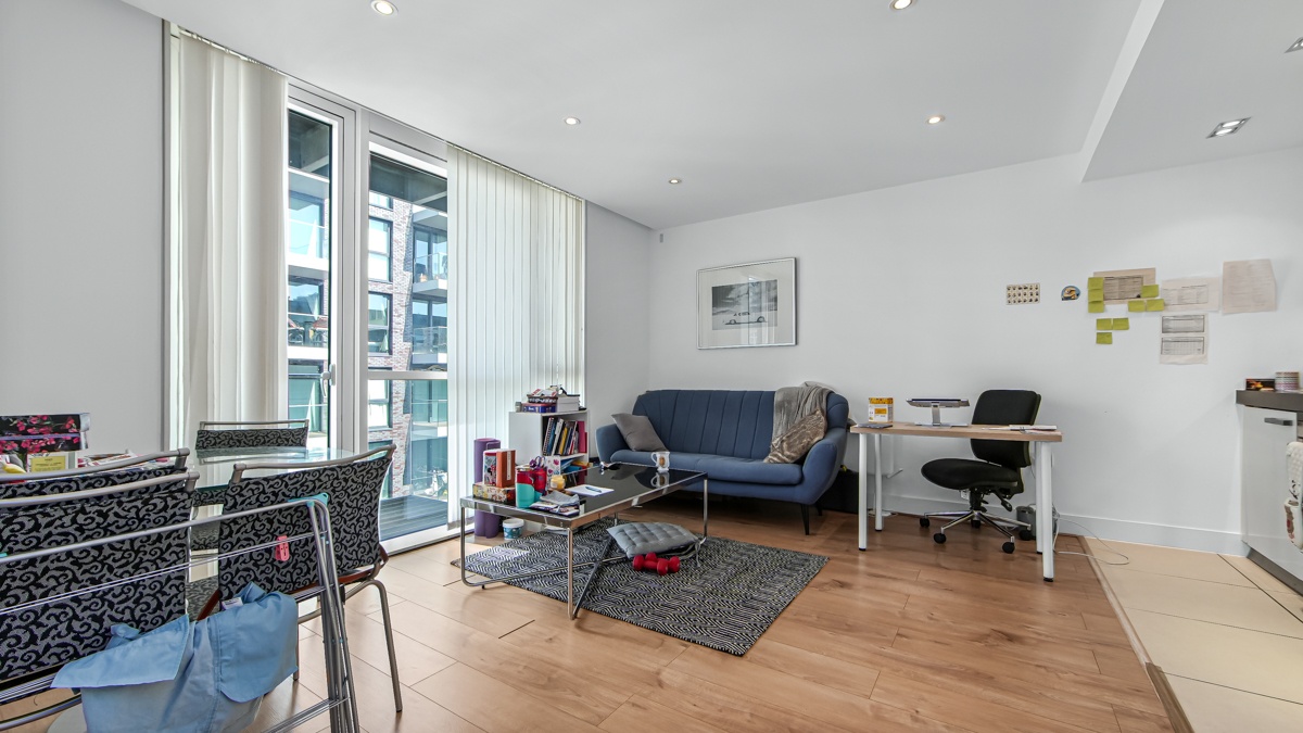 London - 1 Bed Flat, Times Square, E1 - To Rent Now for £2,450.00 p/m
