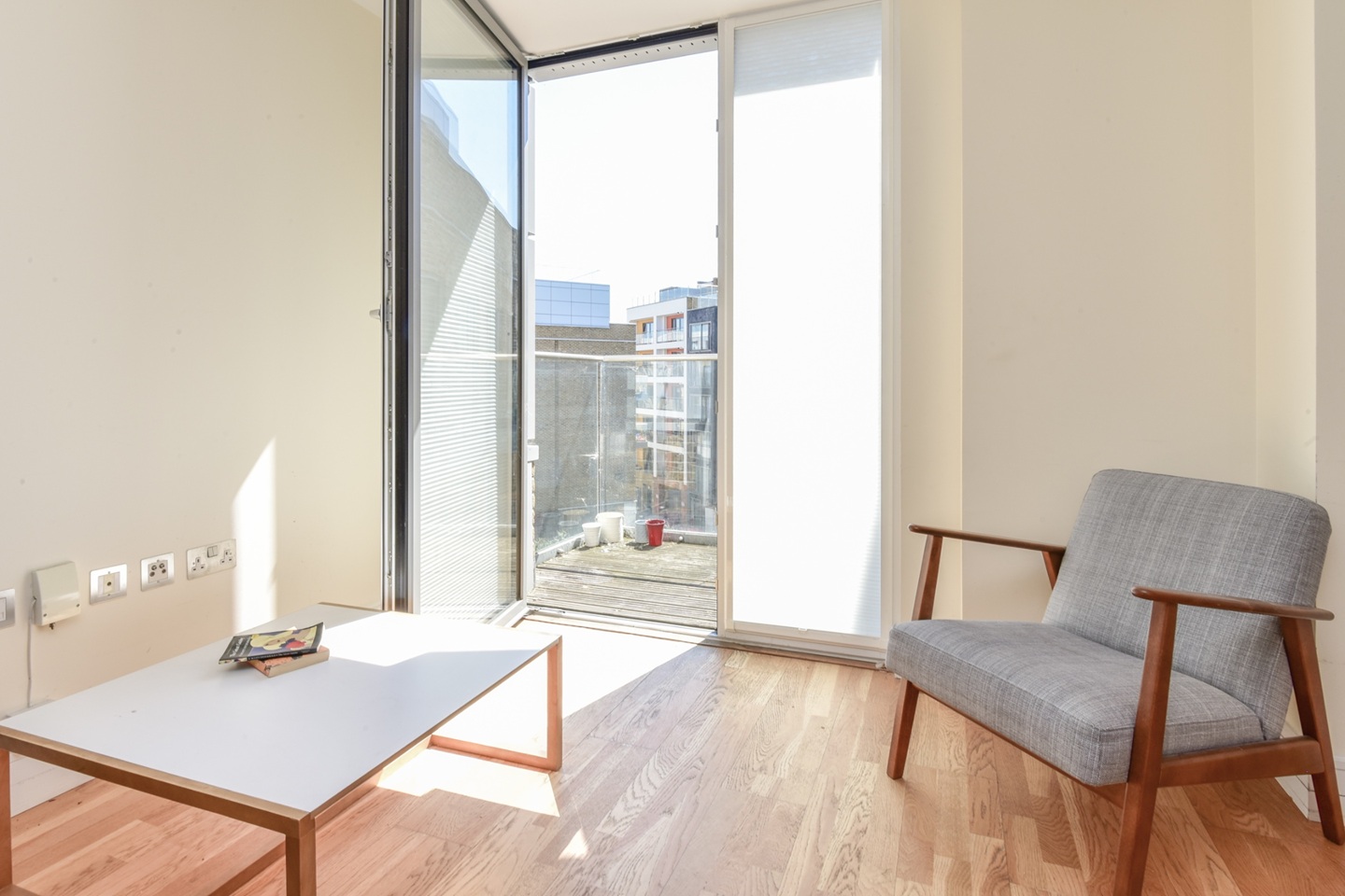 London - 2 Bed Flat, Elite House, E14 - To Rent Now for £2,075.00 p/m