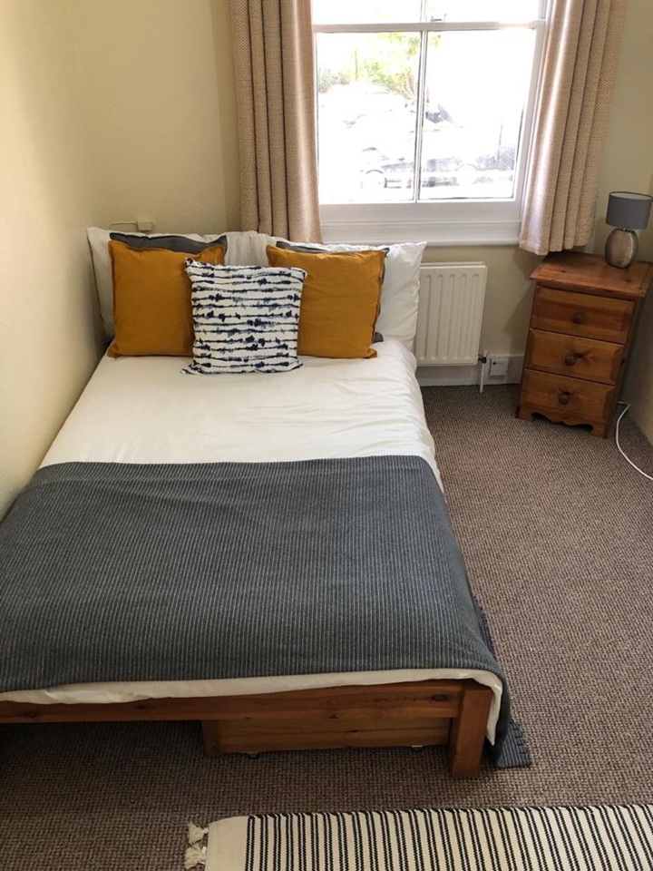 Kingston Upon Thames - Room in a Shared House, Acre Road, KT2 - To Rent ...