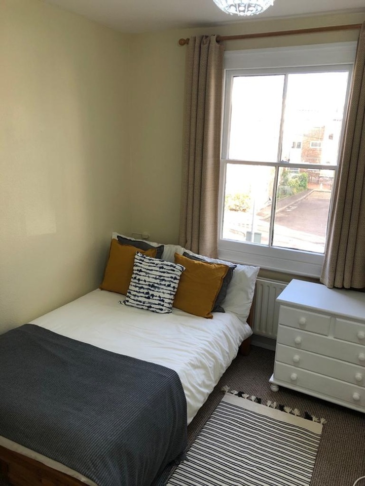 Kingston Upon Thames - Room in a Shared House, Acre Road, KT2 - To Rent ...