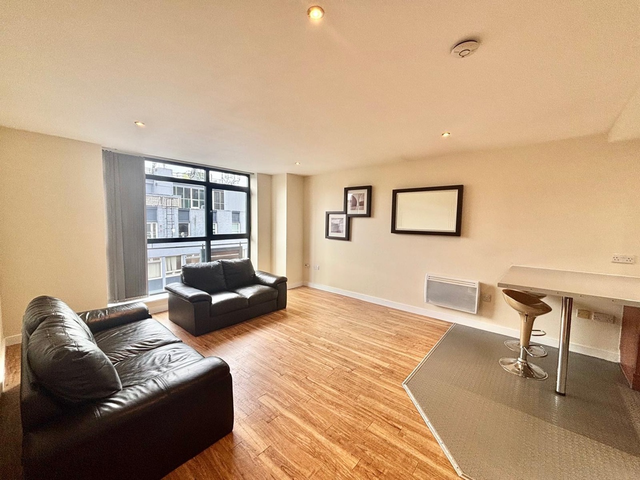 Manchester - 2 Bed Flat, Trinity Edge, M3 - To Rent Now for £1,300.00 p/m