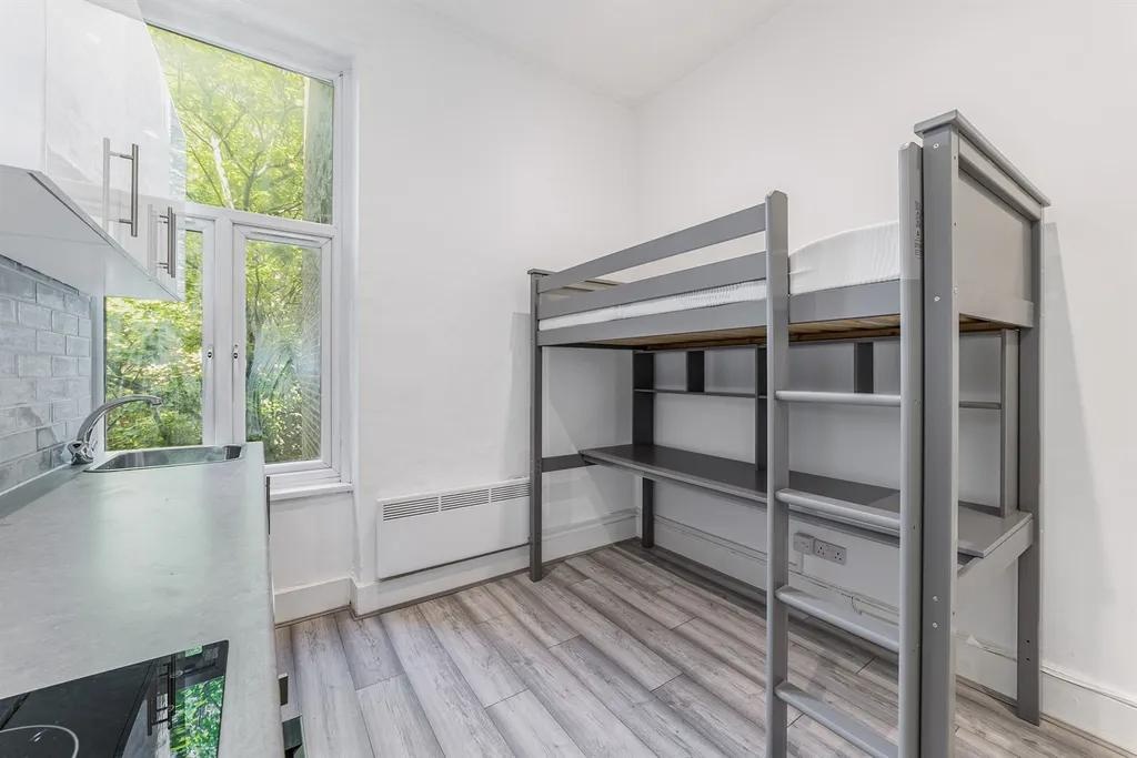 London - Studio Flat, Very Near Warwick Road Area, SW5 - To Rent Now ...