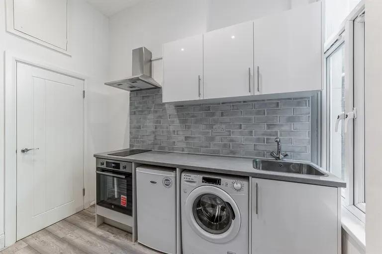 London - Studio Flat, Very Near Warwick Road Area, SW5 - To Rent Now ...