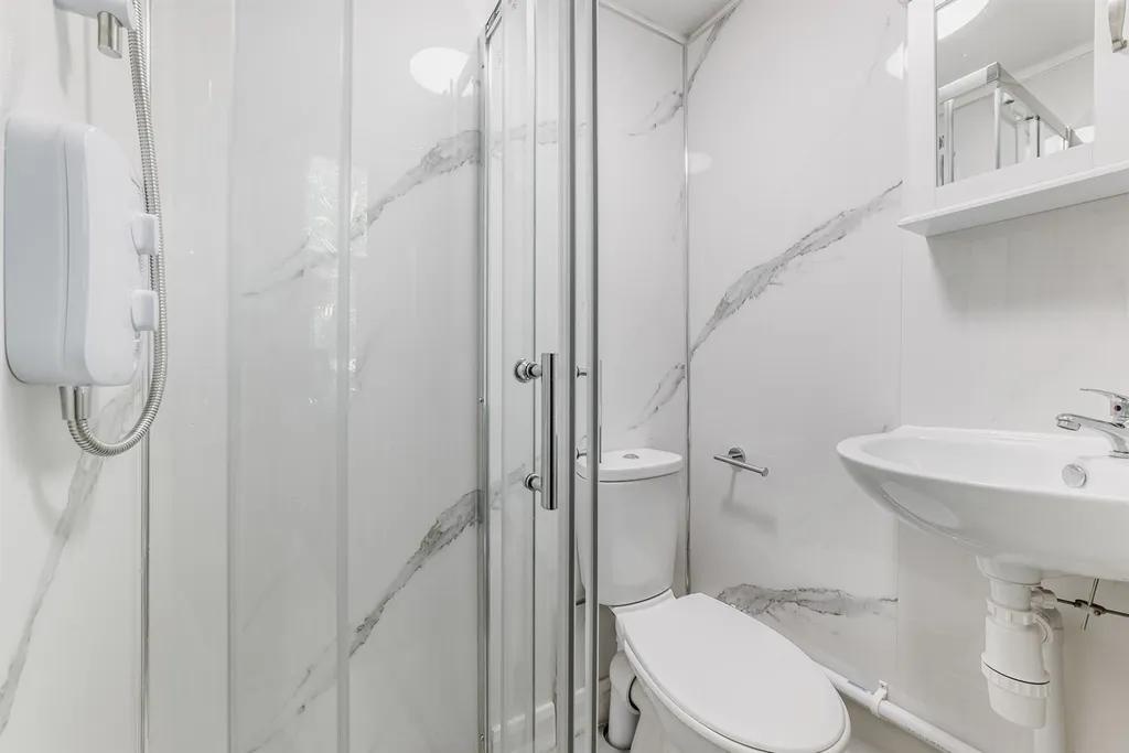 London - Studio Flat, Very Near Warwick Road Area, SW5 - To Rent Now ...