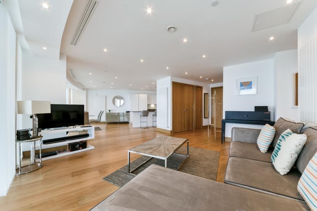 London - 3 Bed Flat, Arena Tower, E14 - To Rent Now for £4,983.00 p/m