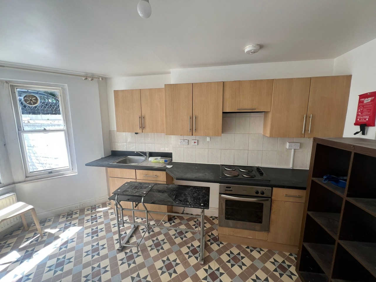 London - Studio Flat, Lisgar Terrace, W14 - To Rent Now for £1,100.00 p/m