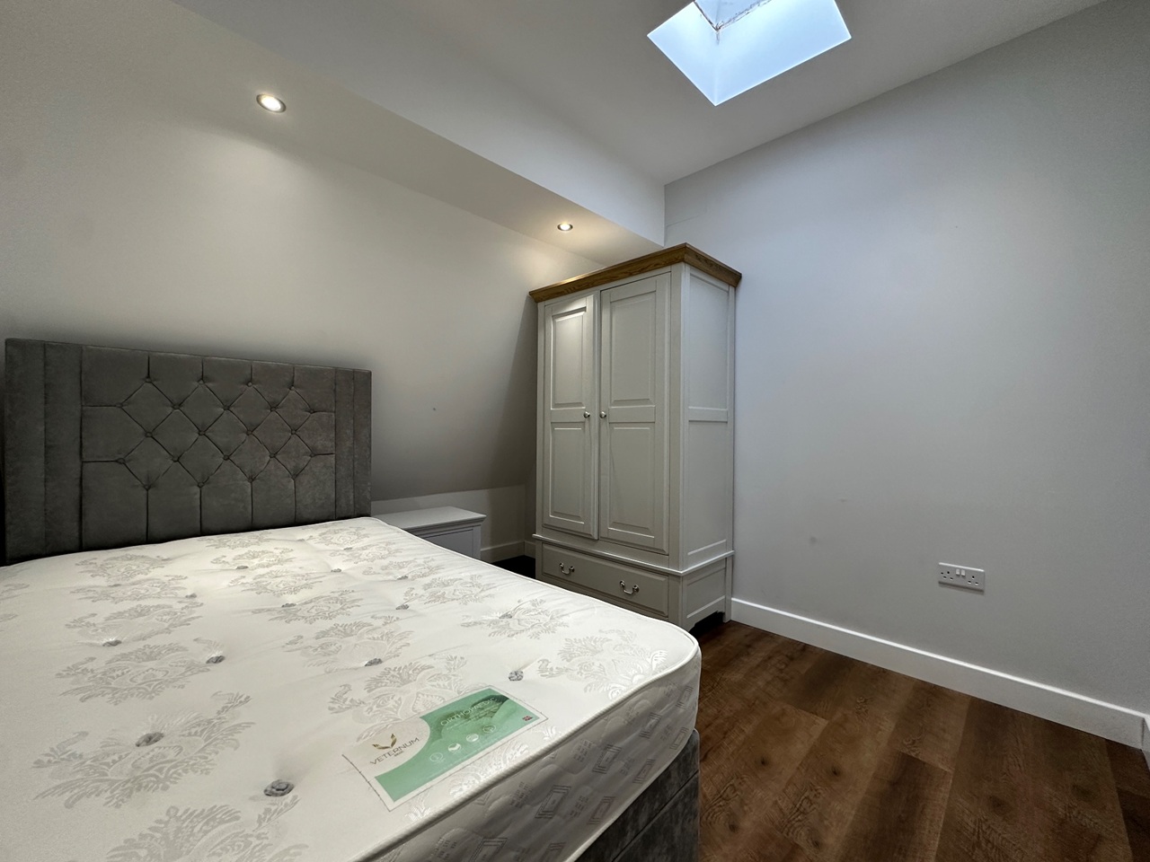 Leeds - 2 Bed Flat, Hanover Square, LS3 - To Rent Now for £1,250.00 p/m