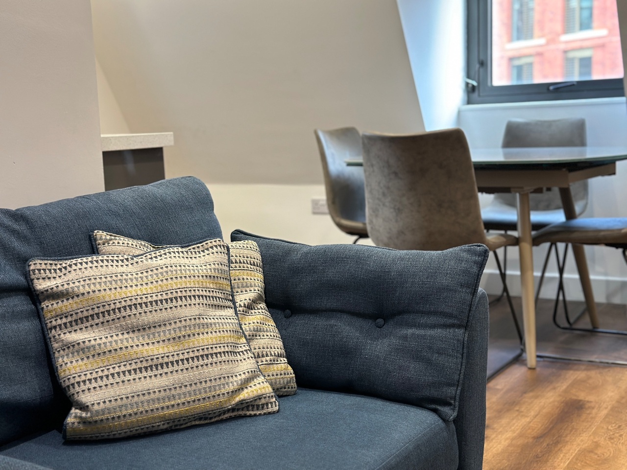 Leeds - 2 Bed Flat, Hanover Square, LS3 - To Rent Now for £1,250.00 p/m