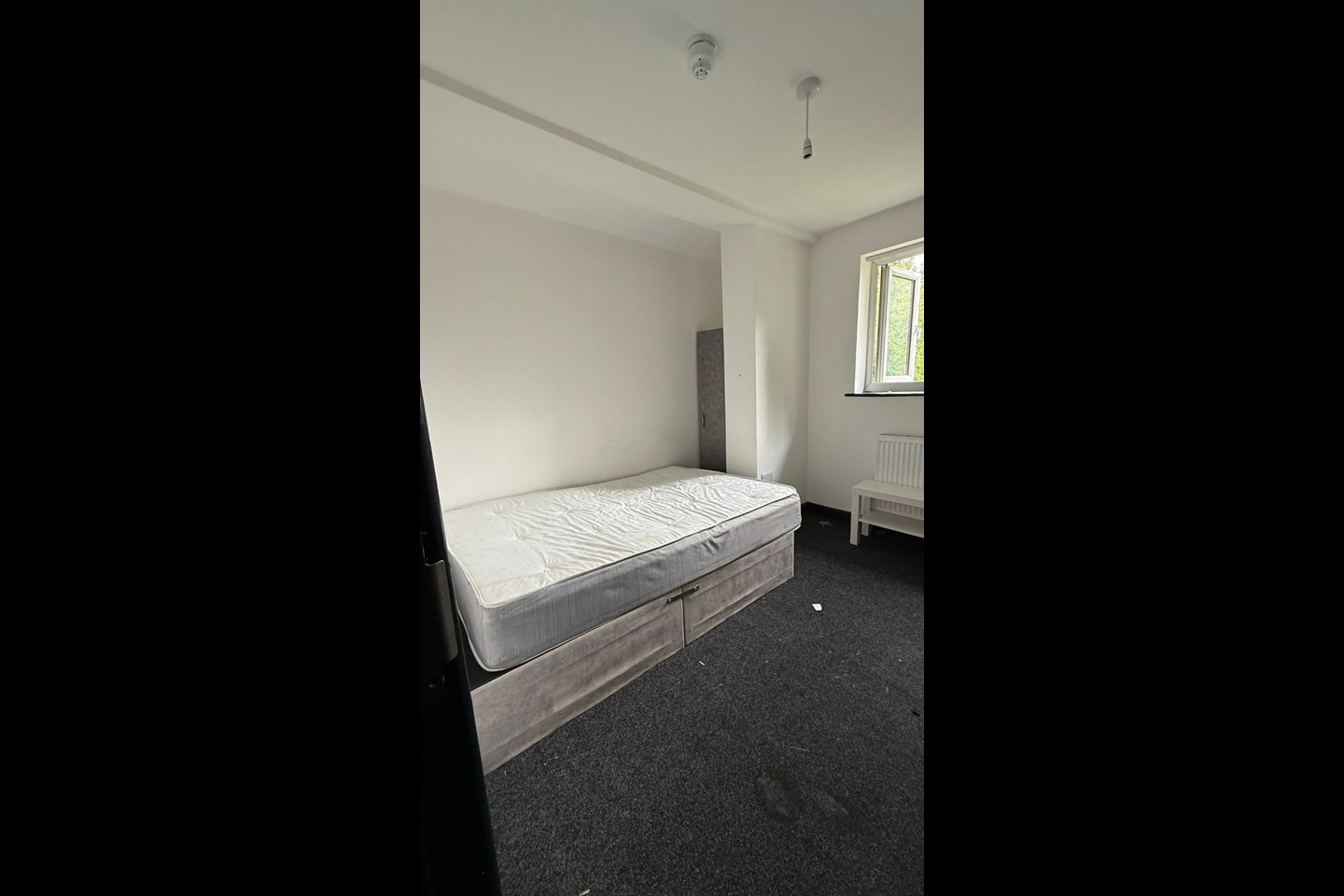 Manchester - Studio Flat, Moston Lane, M9 - To Rent Now for £700.00 p/m