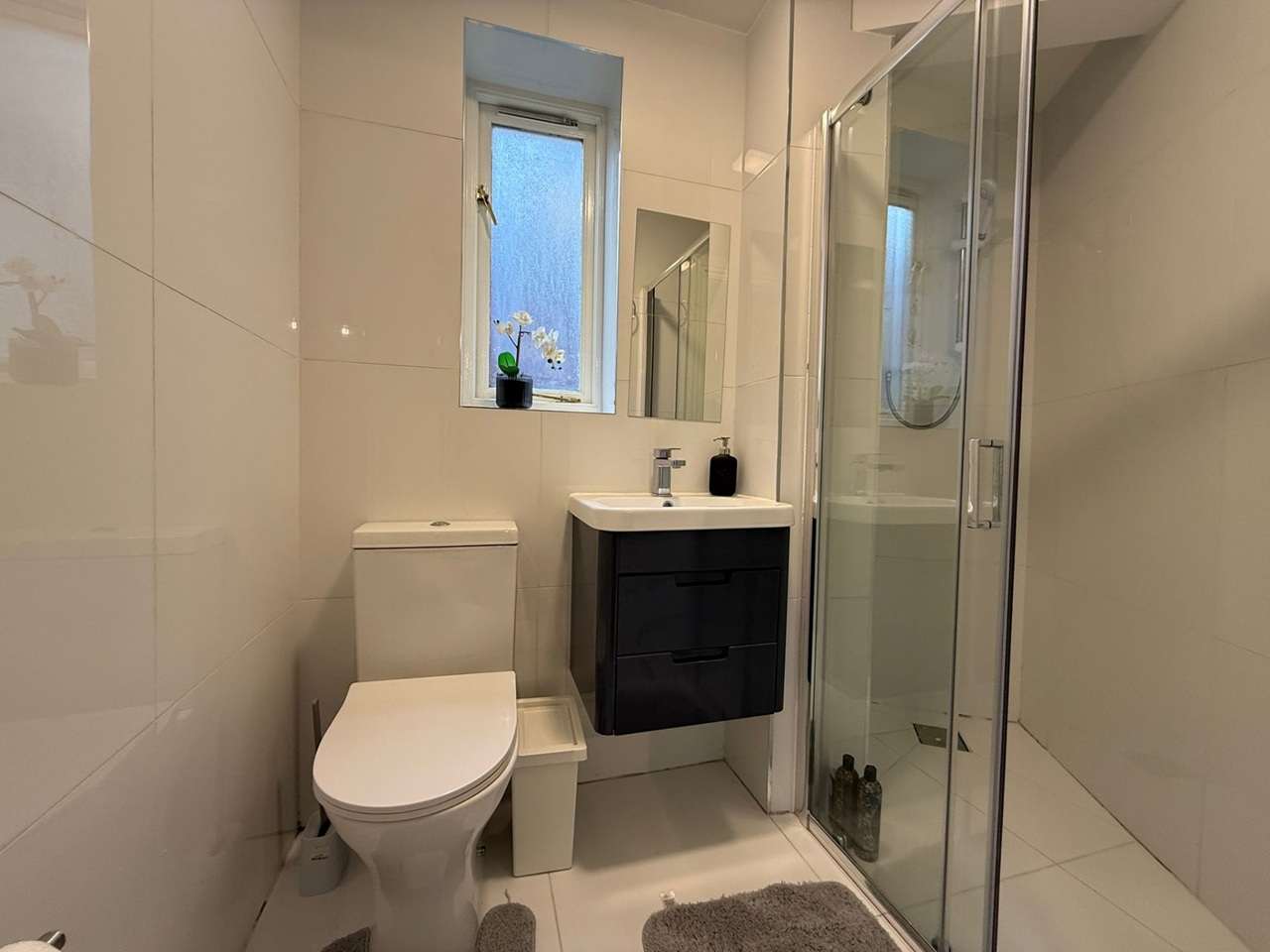 London - Studio Flat, Shepperton Road, N1 - To Rent Now for £1,650.00 p/m