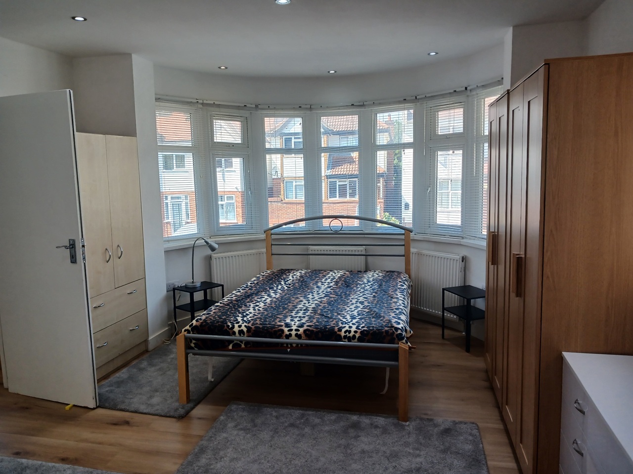 London - 1 Bed Flat, Hendon, NW4 - To Rent Now for £1,500.00 p/m