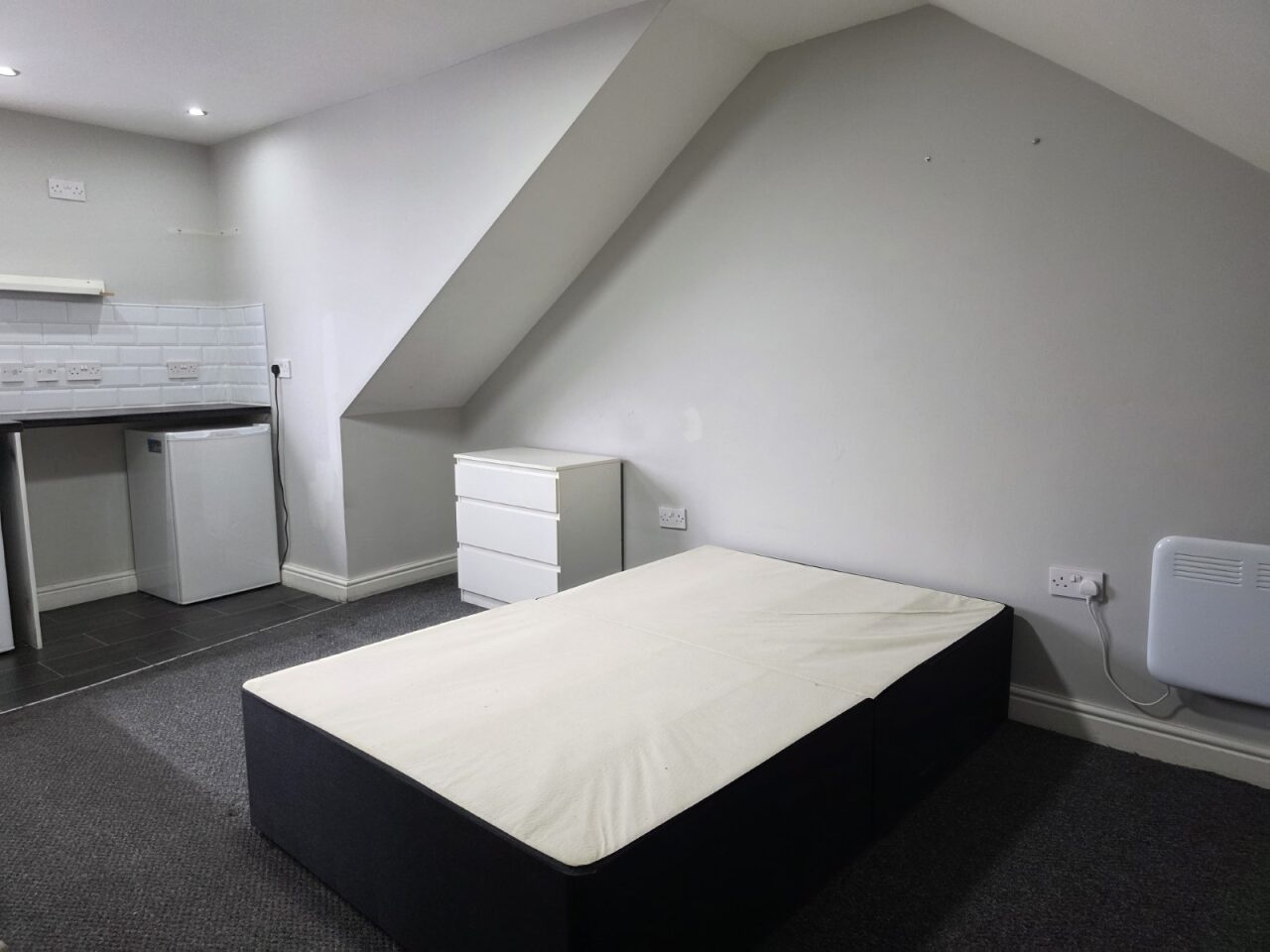 Cardiff - Studio Flat, Pen Y Wain Road, CF24 - To Rent Now for £775.00 p/m