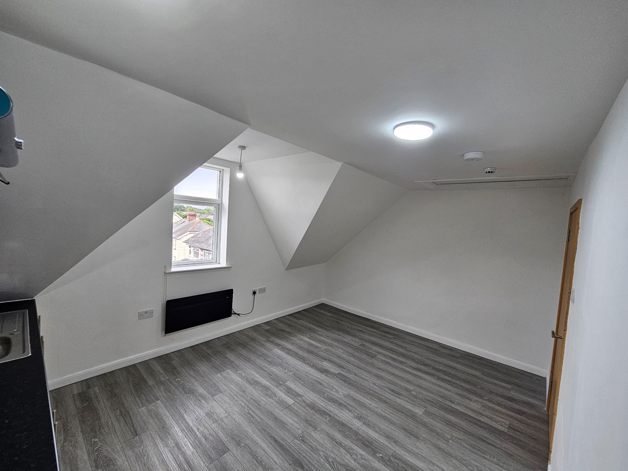 Cardiff - 1 Bed Flat, Ferry Road, CF11 - To Rent Now for £825.00 p/m