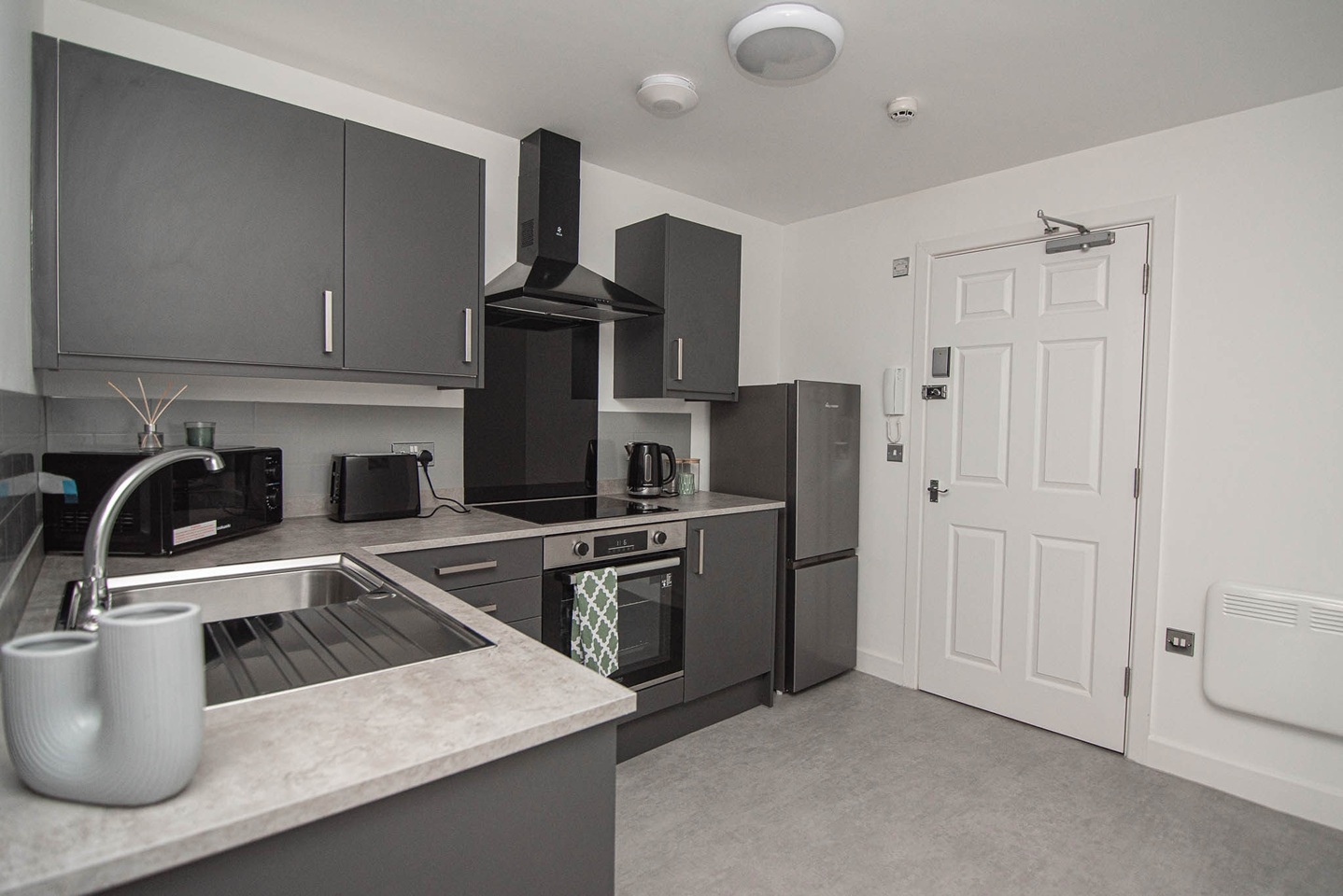 Doncaster - 1 Bed Flat, Nether Hall Road, DN1 - To Rent Now for £650.00 p/m
