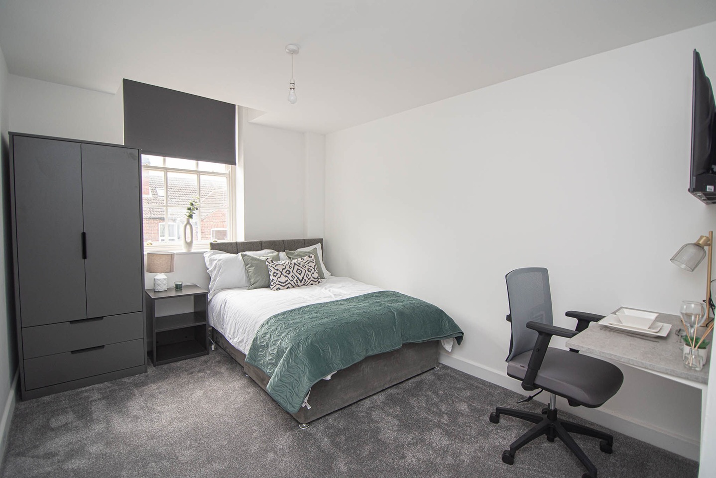 Doncaster - 1 Bed Flat, Nether Hall Road, DN1 - To Rent Now for £650.00 p/m