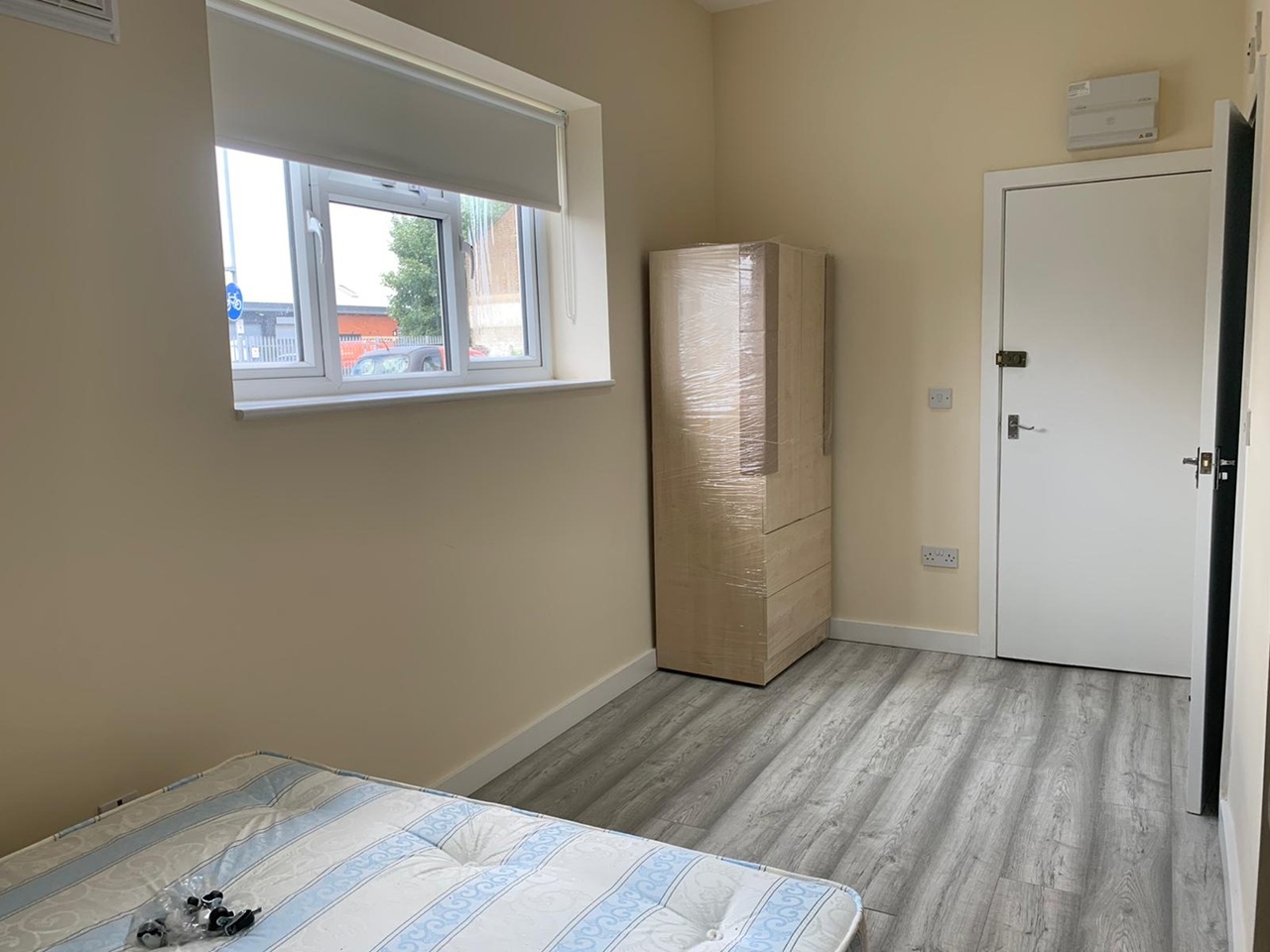 Ilford - Studio Flat, High Road, IG1 - To Rent Now for £1,000.00 p/m