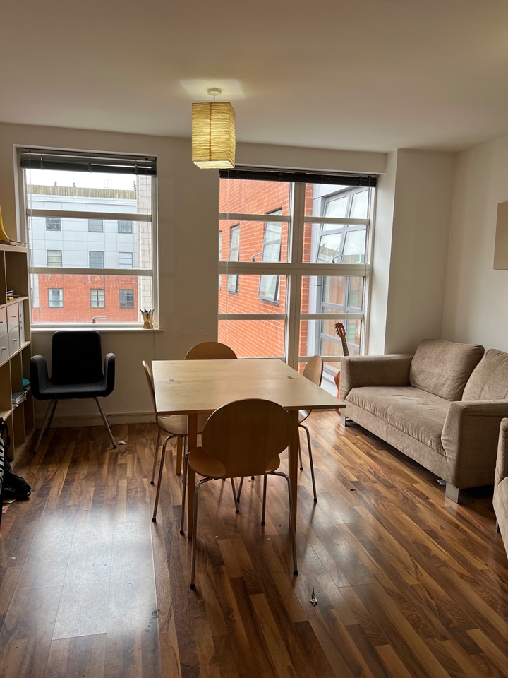 Manchester - 2 Bed Flat, The Quadrangle, M1 - To Rent Now for £1,400.00 p/m