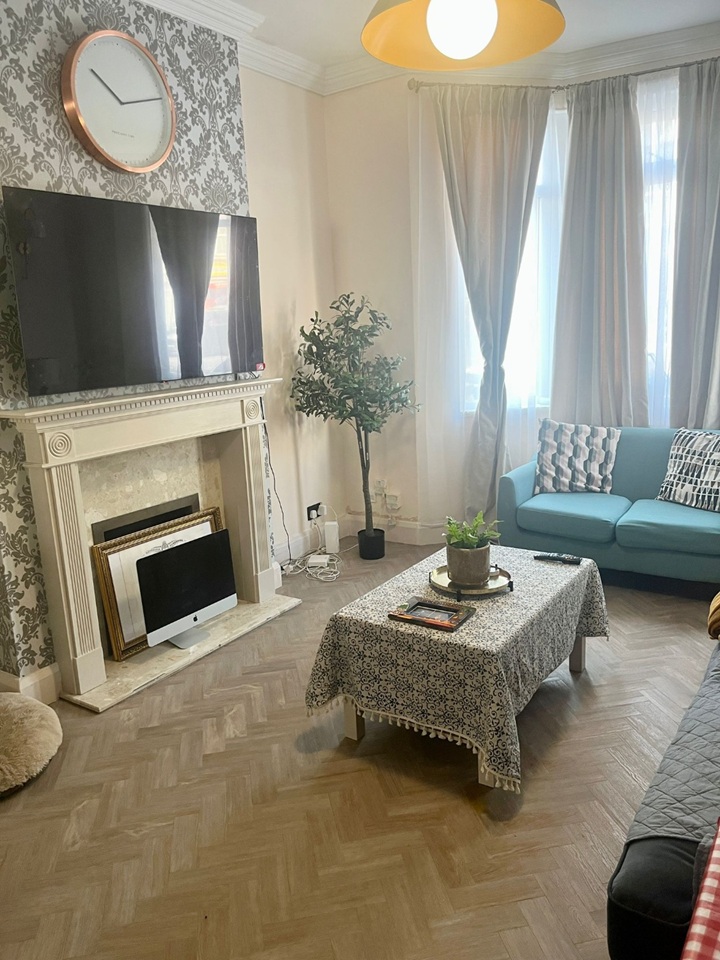 London - Room in a Shared House, Colvin Road, CR7 - To Rent Now for £ ...
