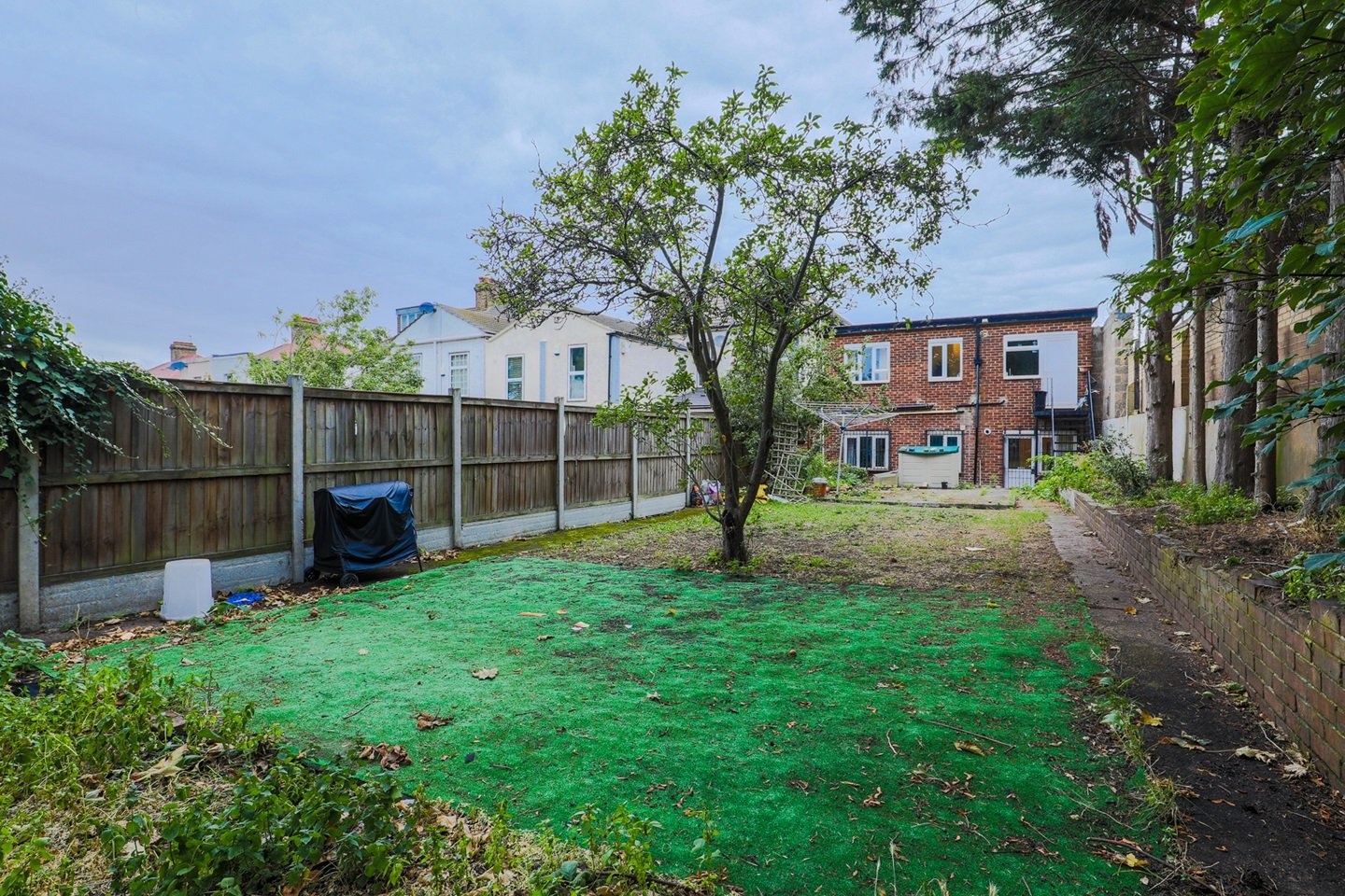 London - 2 Bed Flat, Charlton Road, SE7 - To Rent Now for £1,750.00 p/m