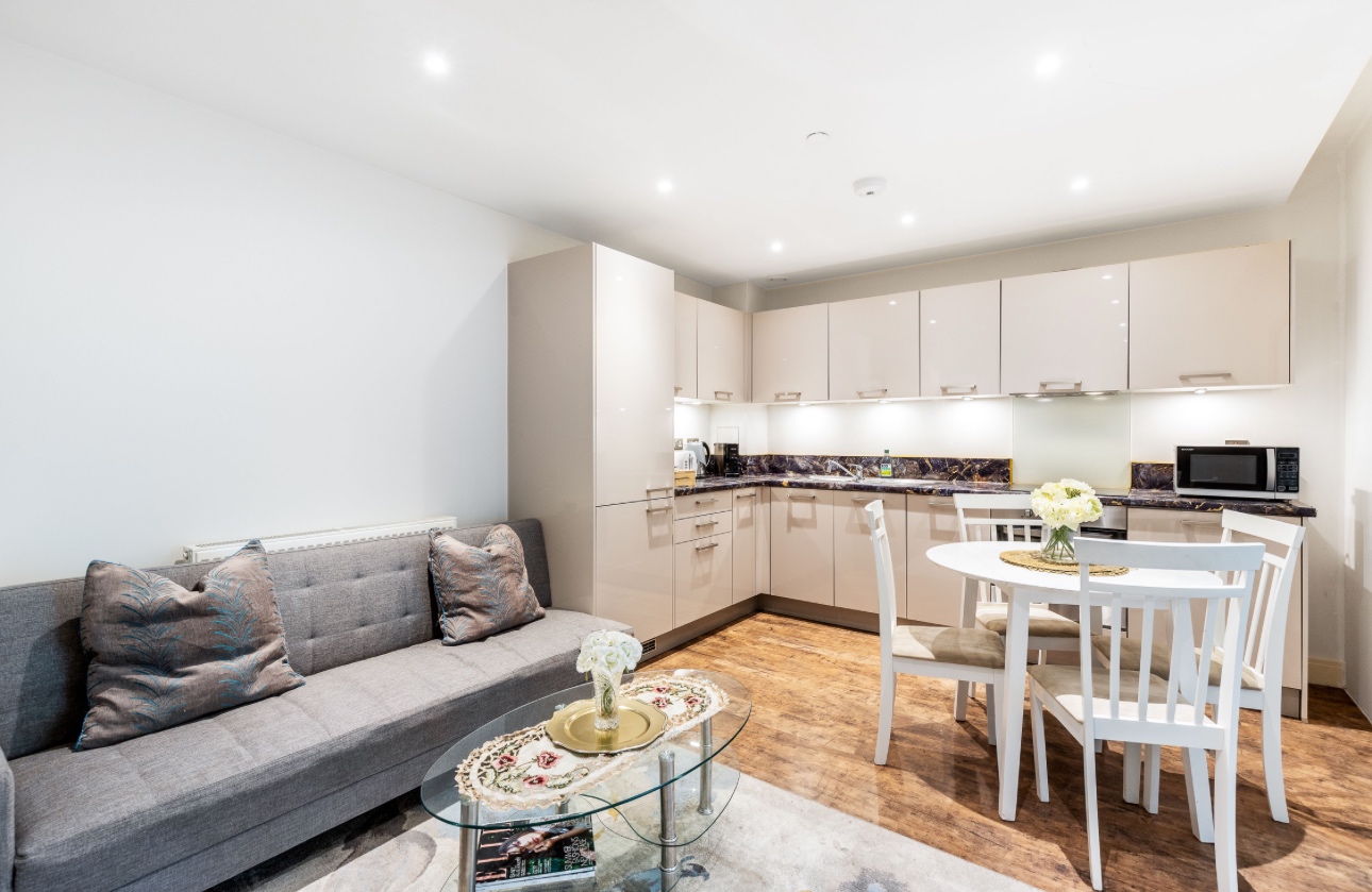 London - 3 Bed Flat, Valetta House, SW11 - To Rent Now for £4,998.00 p/m