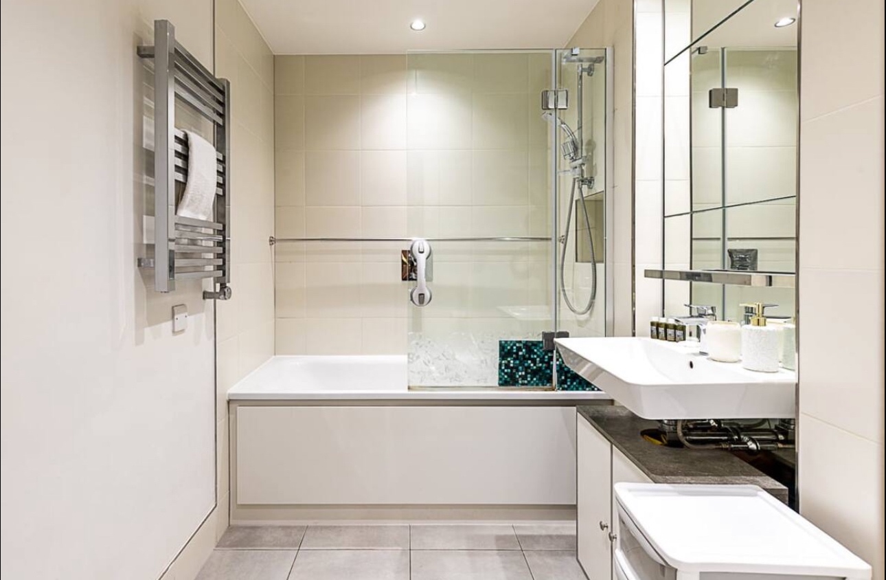 London - 3 Bed Flat, Valetta House, SW11 - To Rent Now for £4,998.00 p/m
