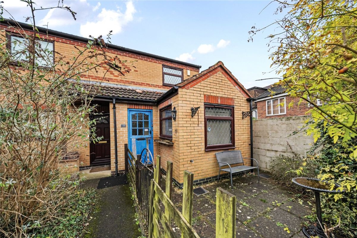 Headington, Oxford - 3 Bed End Terrace, Blackstock Close, OX3 - To Rent ...