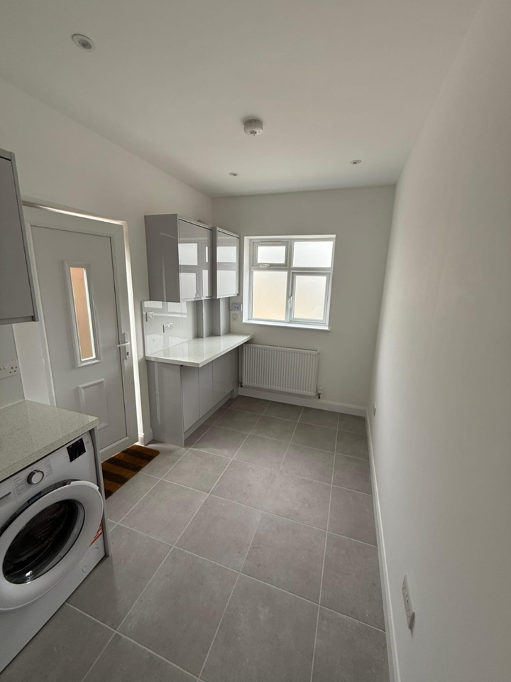 London - 1 Bed Terraced House, Chapel Farm Road, SE9 - To Rent Now for ...