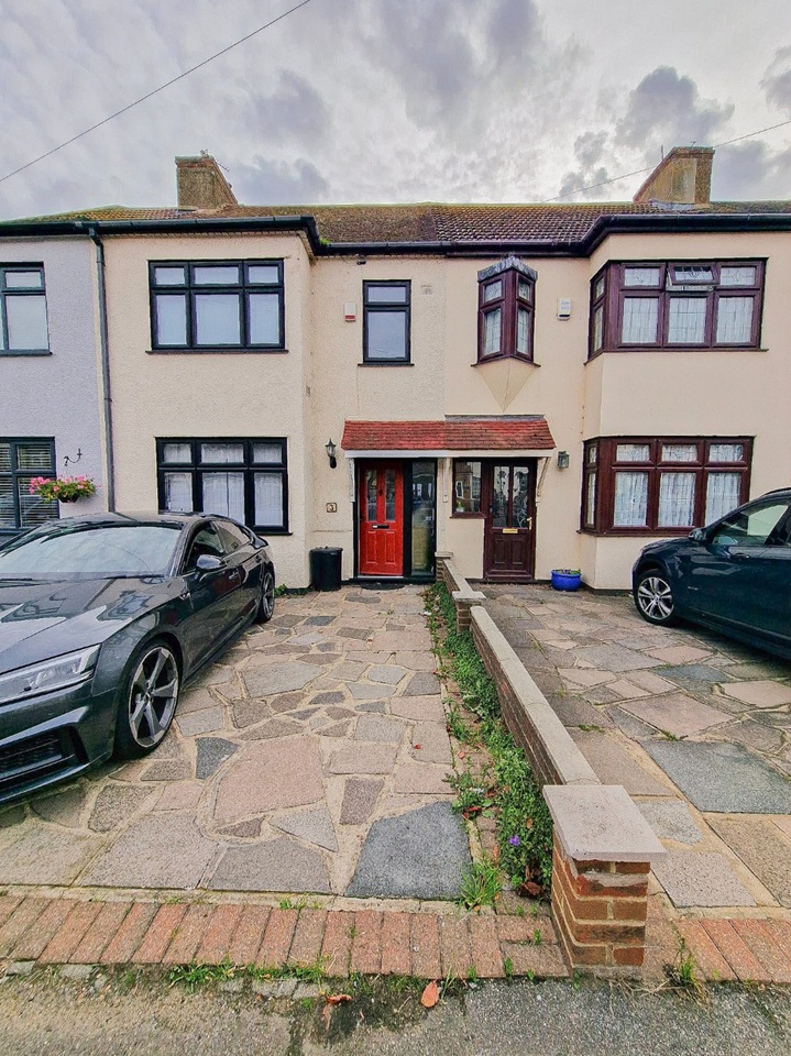 Rainham - 3 Bed Terraced House, Castle Avenue, RM13 - To Rent Now for £ ...