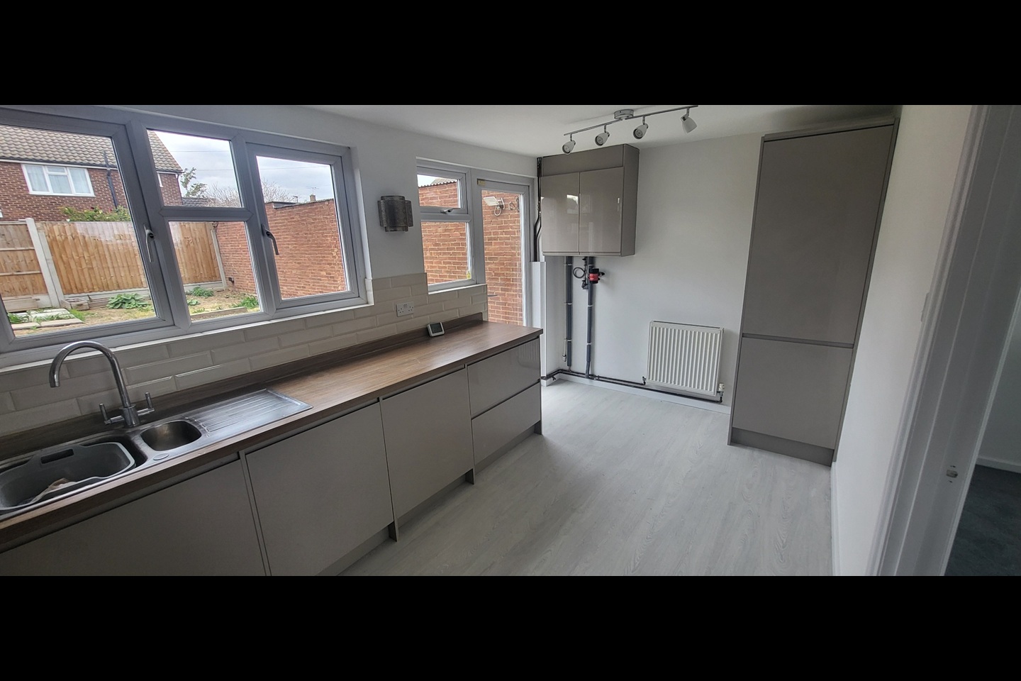 Stanford-Le-Hope - 3 Bed End Terrace, Corringham Road, SS17 - To Rent ...