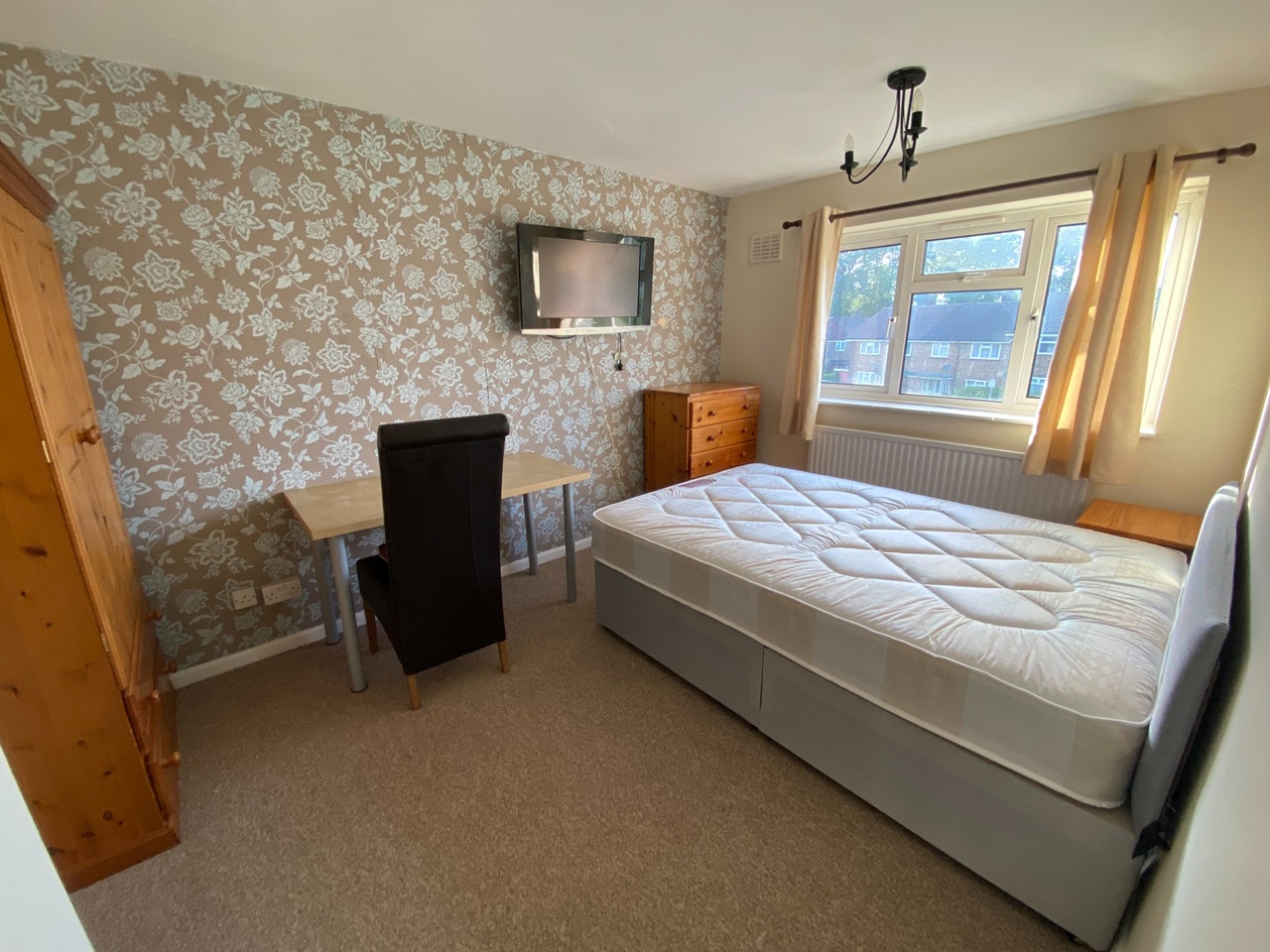 Crawley - Room in a Shared House, Northgate, RH10 - To Rent Now for £ ...