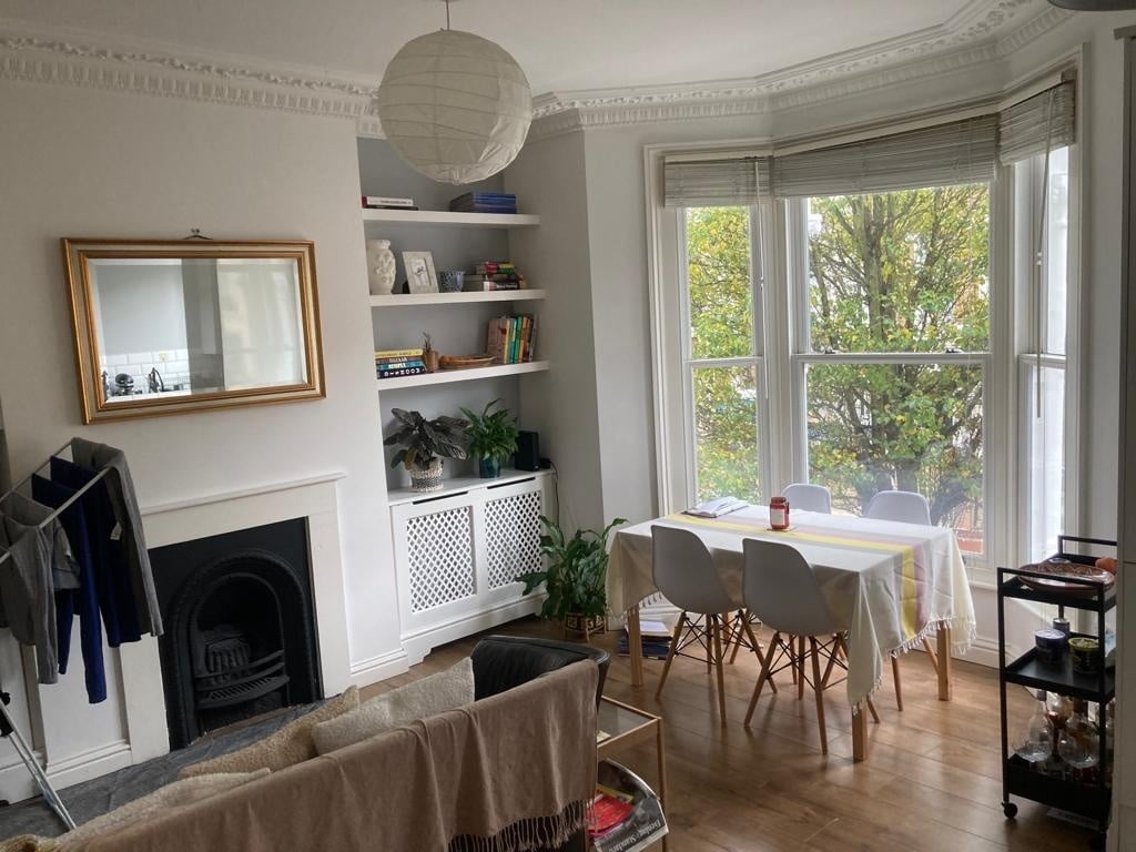 London - 2 Bed Flat, Saltoun Road, SW2 - To Rent Now for £2,000.00 p/m