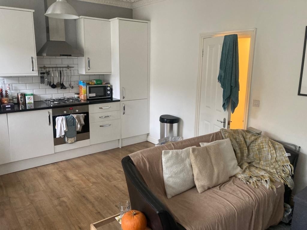 London - 2 Bed Flat, Saltoun Road, SW2 - To Rent Now for £2,000.00 p/m