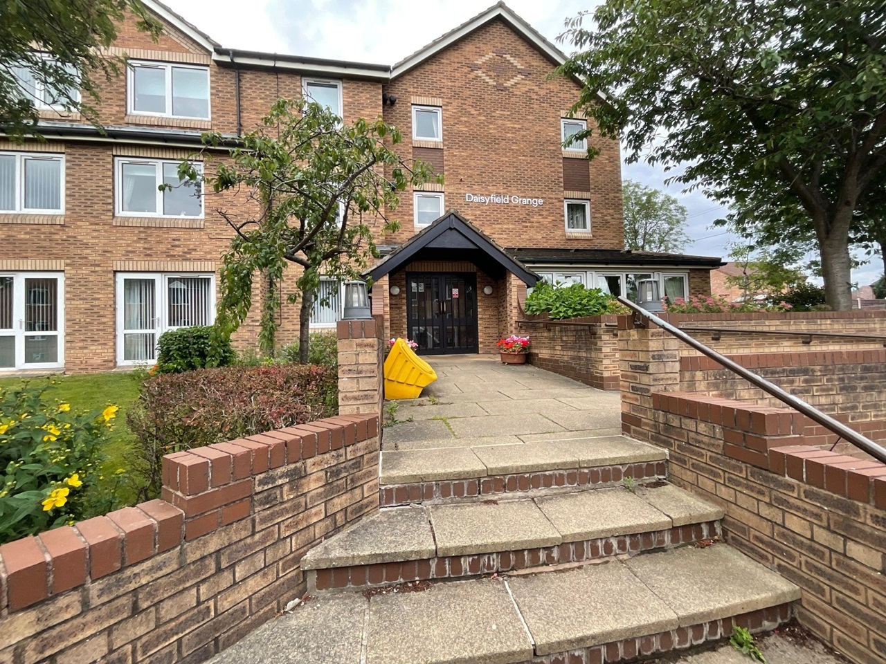 Leeds - 1 Bed Flat, Rossefield Approach, LS13 - To Rent Now for £688.57 p/m