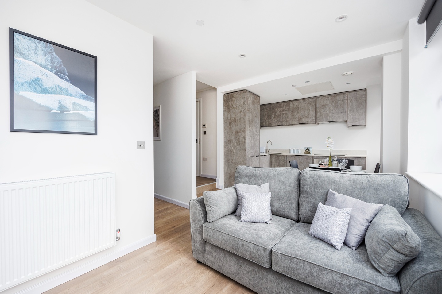 Luton - 1 Bed Flat, Cresta House, LU1 - To Rent Now for £1,100.00 p/m