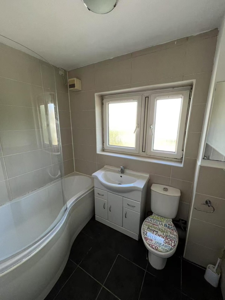 Manchester - Room in a Shared House, Lockton Close, M1 - To Rent Now ...