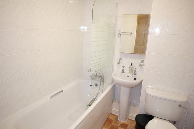 London - Room in a Shared Flat, Meridian Place, E14 - To Rent Now for £ ...