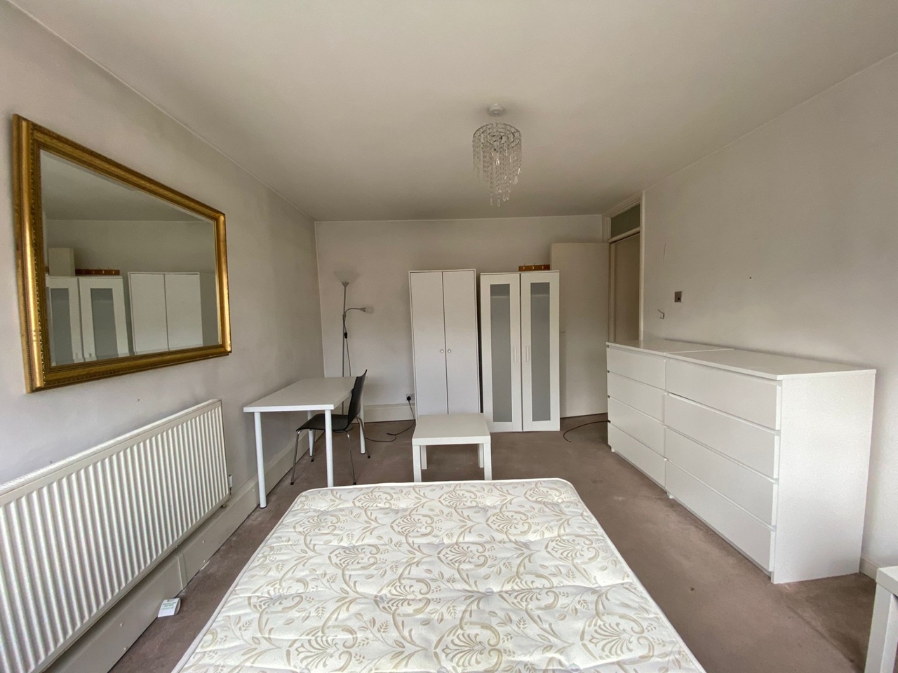 London - 3 Bed Flat, Falcon Grove, SW11 - To Rent Now for £2,650.00 p/m