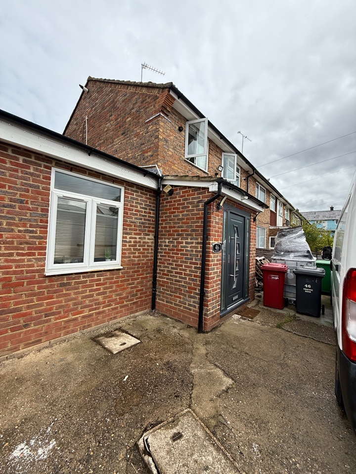 Slough - 4 Bed Semi-Detached House, Travic Road, SL2 - To Rent Now for ...