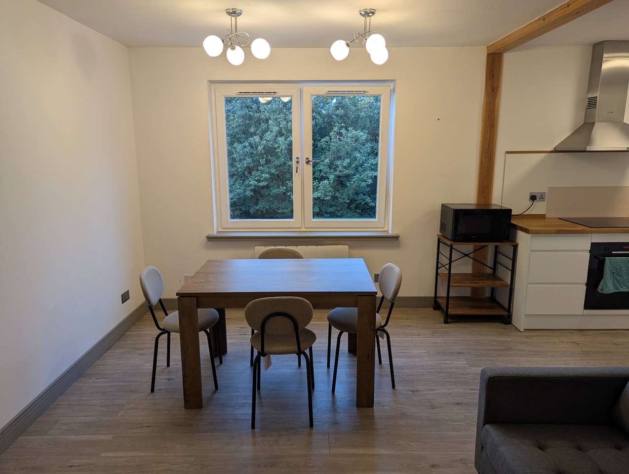 Coventry - 2 Bed Flat, Wells Court, CV3 - To Rent Now for £1,000.00 p/m