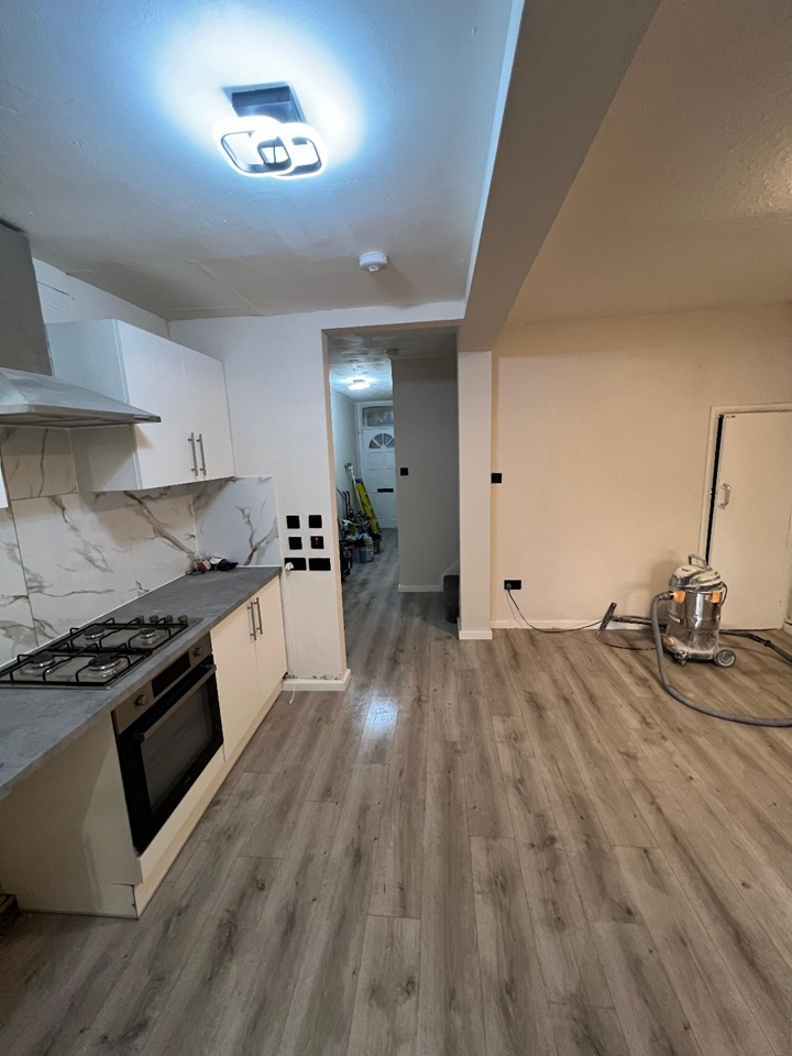 Croydon - 4 Bed Semi-Detached House, Waddon New Road, CR0 - To Rent Now ...