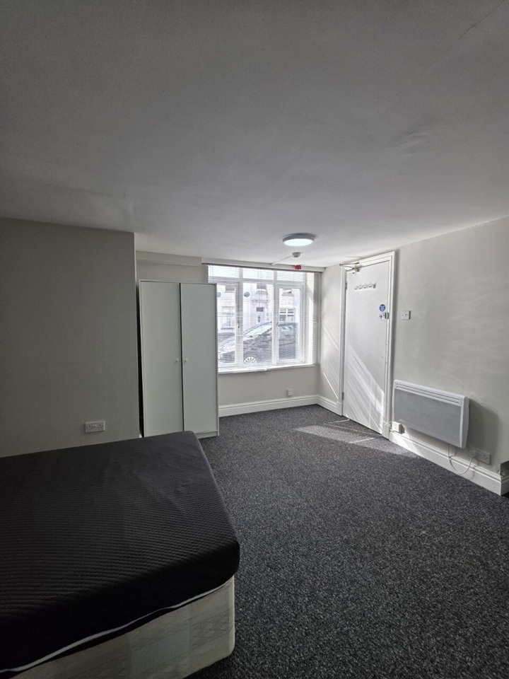 Cardiff - Studio Flat, Lower Cathedral Road, CF11 - To Rent Now for £ ...