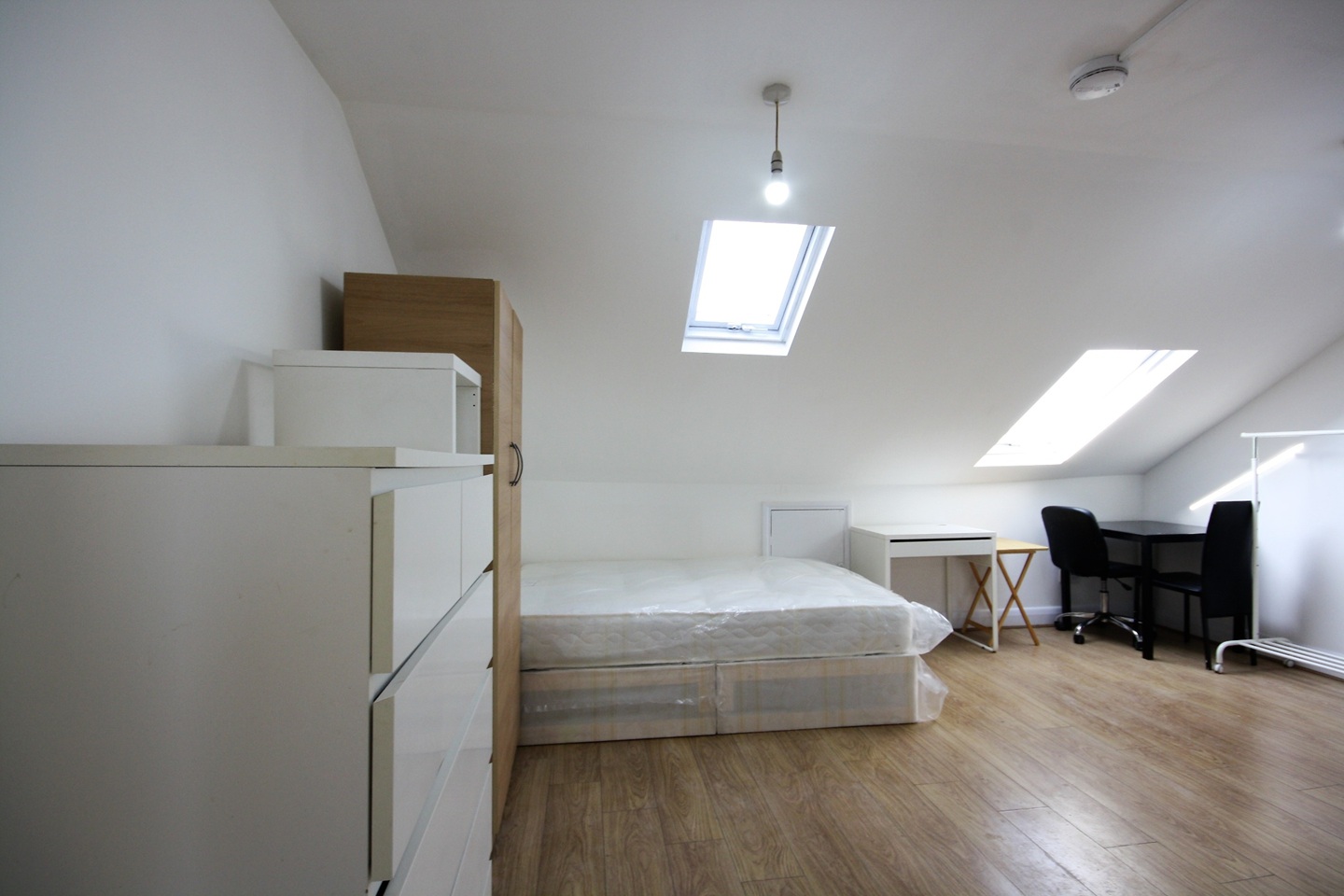 Enfield - Studio Flat, Hertford Road, EN3 - To Rent Now for £1,150.00 p/m