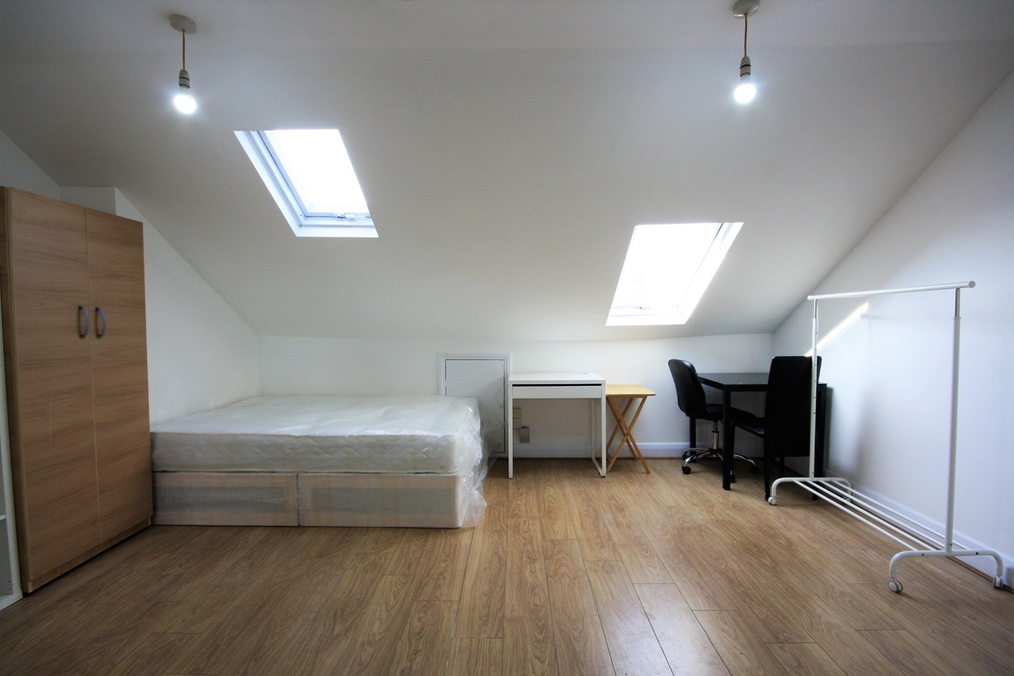 Enfield - Studio Flat, Hertford Road, EN3 - To Rent Now for £1,150.00 p/m